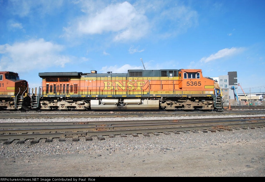 BNSF 5365